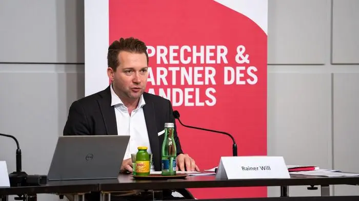 Mahlzeit im Möbelhaus: Steigender Appetit auf XXXL-Schnitzel und Köttbullar